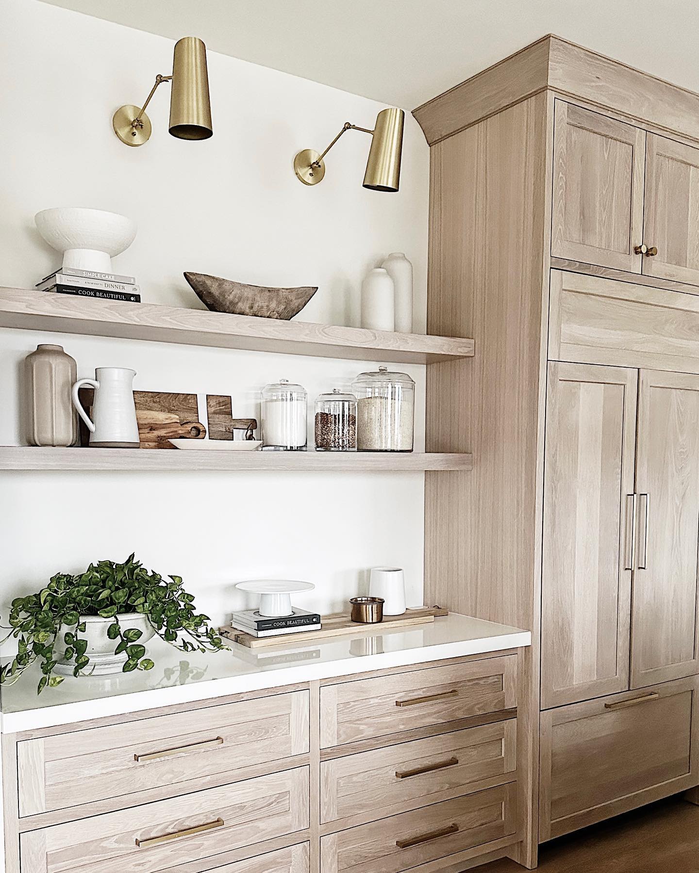 25 White Oak Kitchen Cabinets Design Ideas [& Buyers Guide]